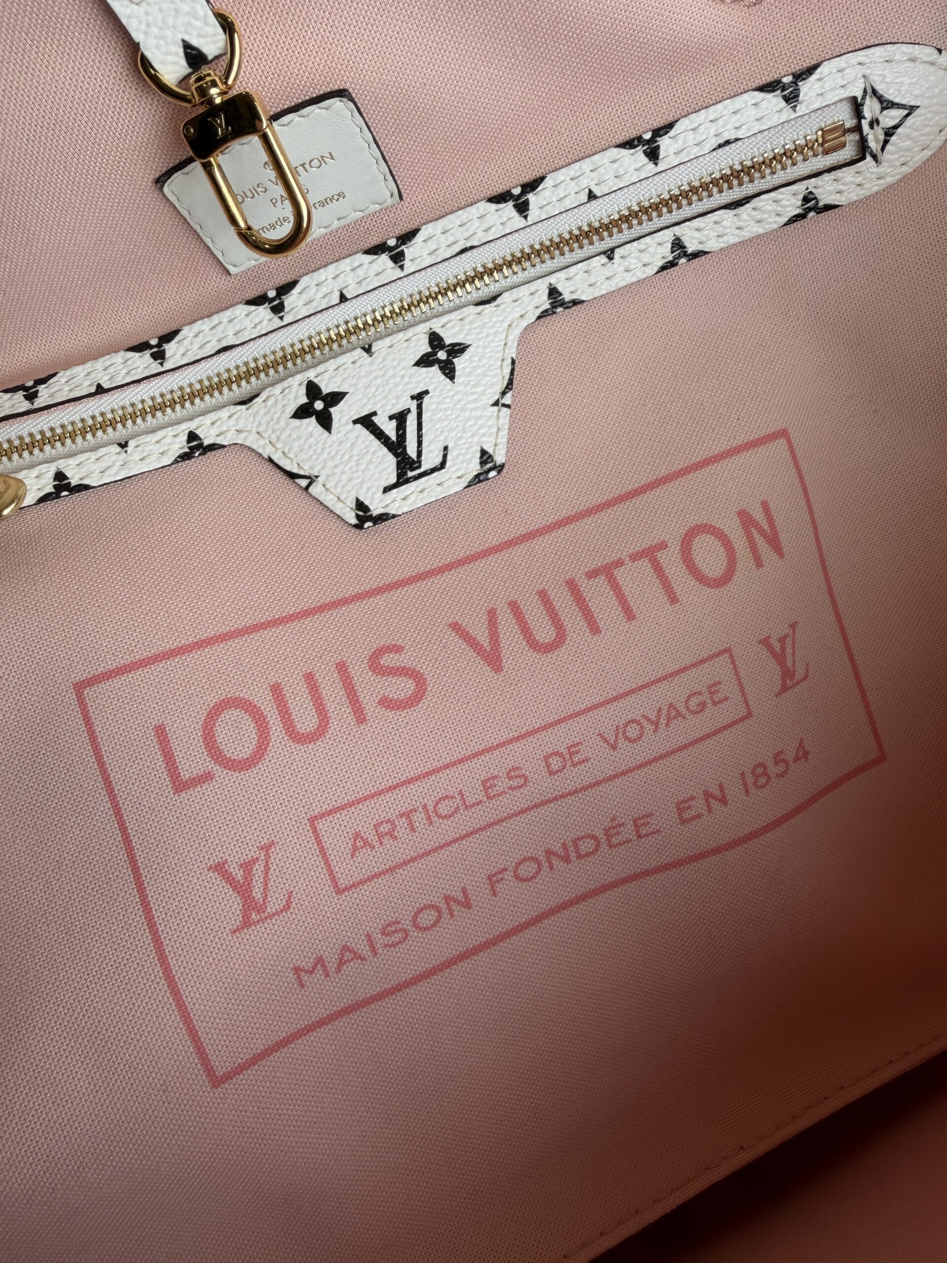 LOUIS VUITTON Red Giant Monogram Neverfull MM | UNLIMITAGE